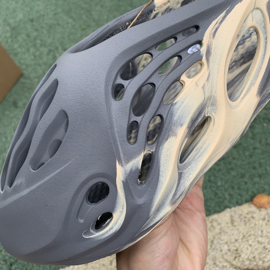 Yeezy Foam Runner 'MXT Moon Grey' - SneakerCharter.com