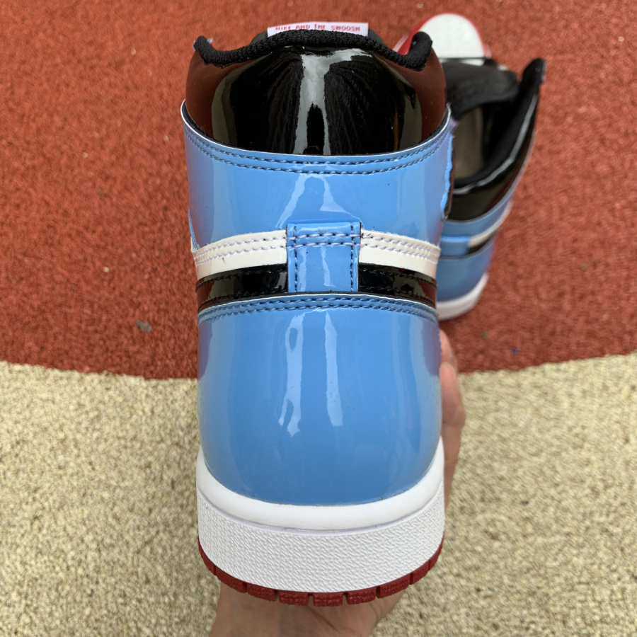 Jordan 1 Retro High Fearless UNC Chicago - SneakerCharter.com