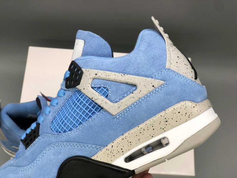 Air Jordan 4 Retro 'University Blue' - SneakerCharter.com