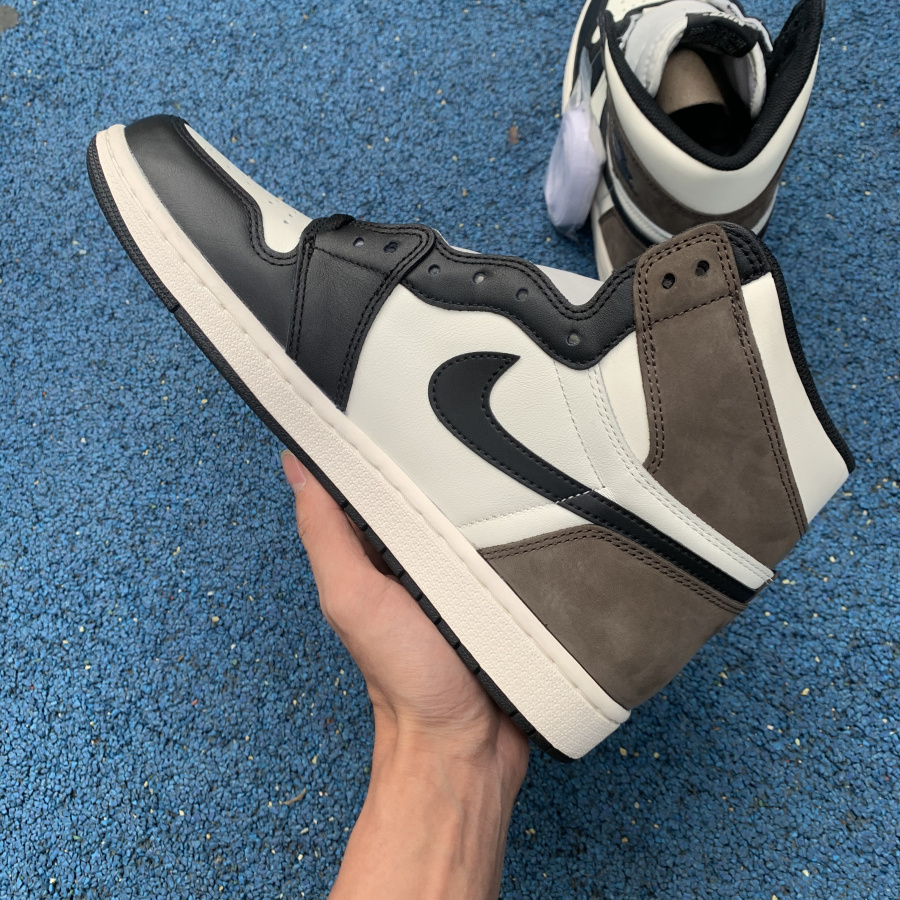 Jordan 1 Retro High Dark Mocha - SneakerCharter.com