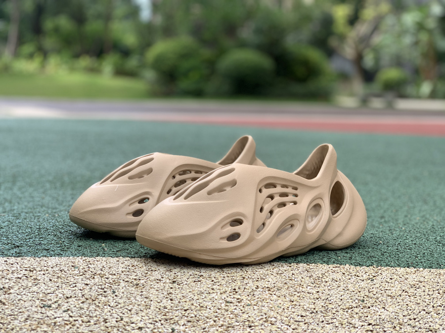 Yeezy Foam Runner 'Ochre' - SneakerCharter.com