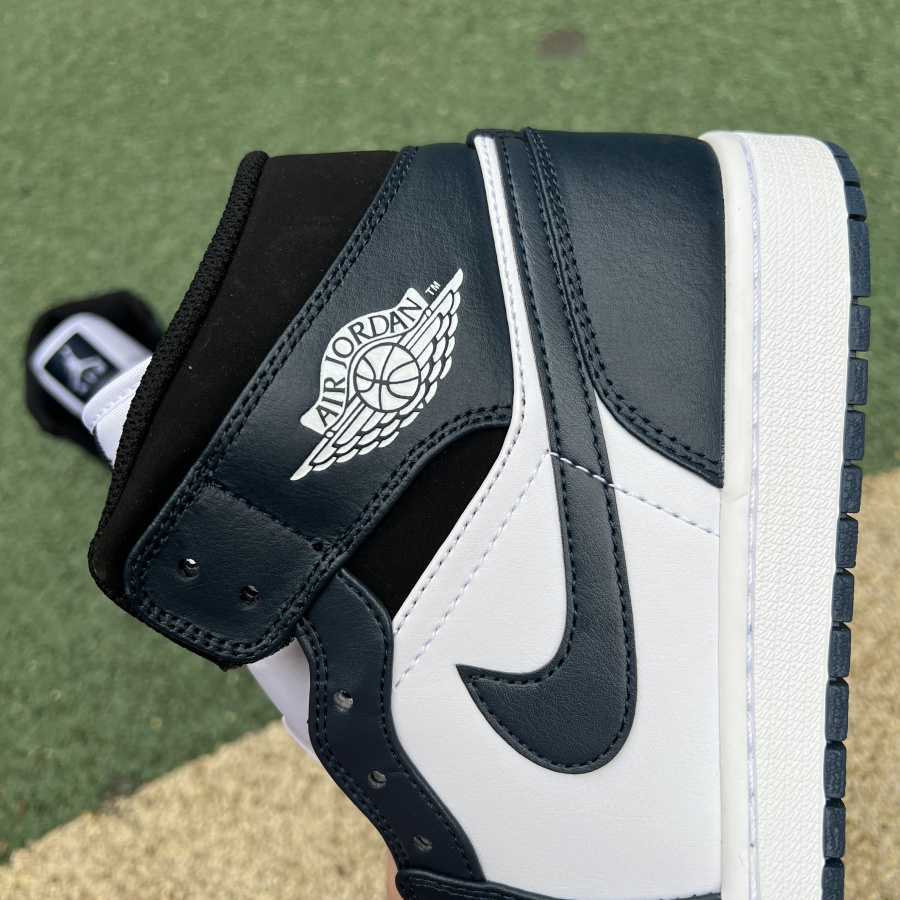 Air Jordan 1 Mid 'Armory Navy' - SneakerCharter.com