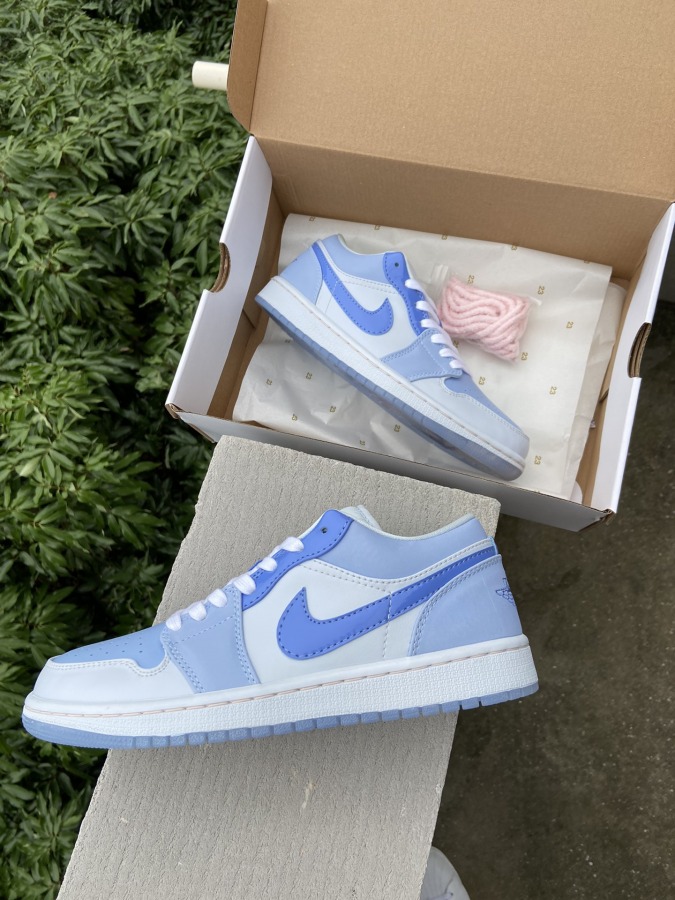 Air Jordan 1 Low SE 'Mighty Swooshers' - SneakerCharter.com