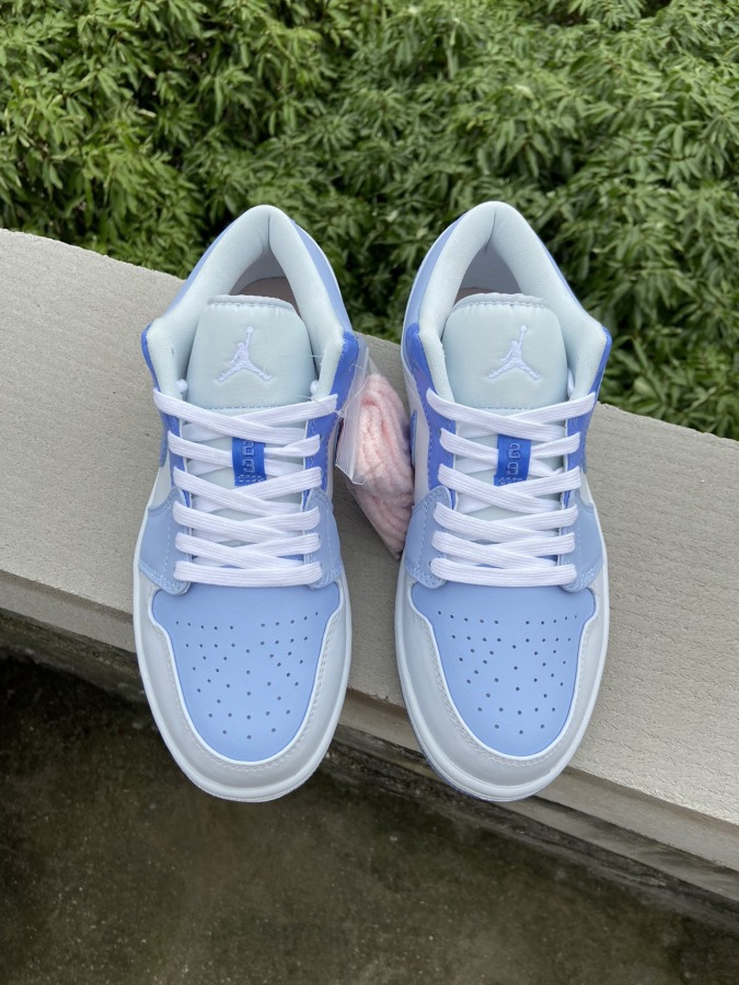 Air Jordan 1 Low SE 'Mighty Swooshers' - SneakerCharter.com