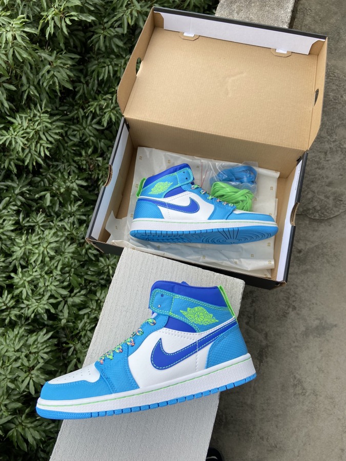 Air Jordan 1 Mid SE 'Sprite' - SneakerCharter.com