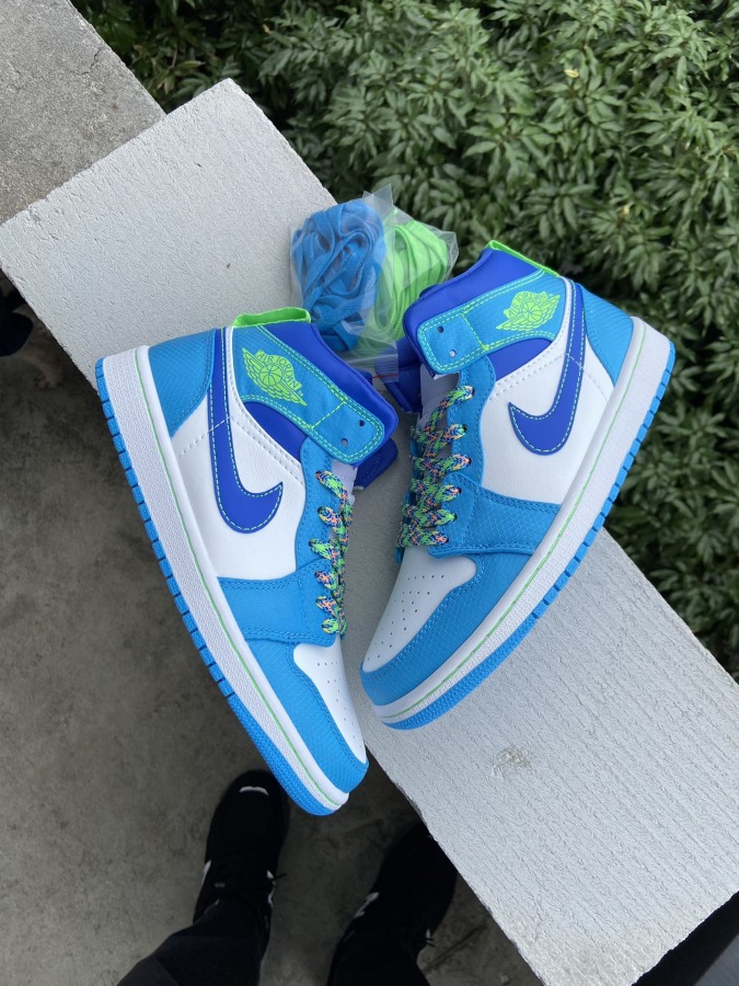 Air Jordan 1 Mid SE 'Sprite' - SneakerCharter.com