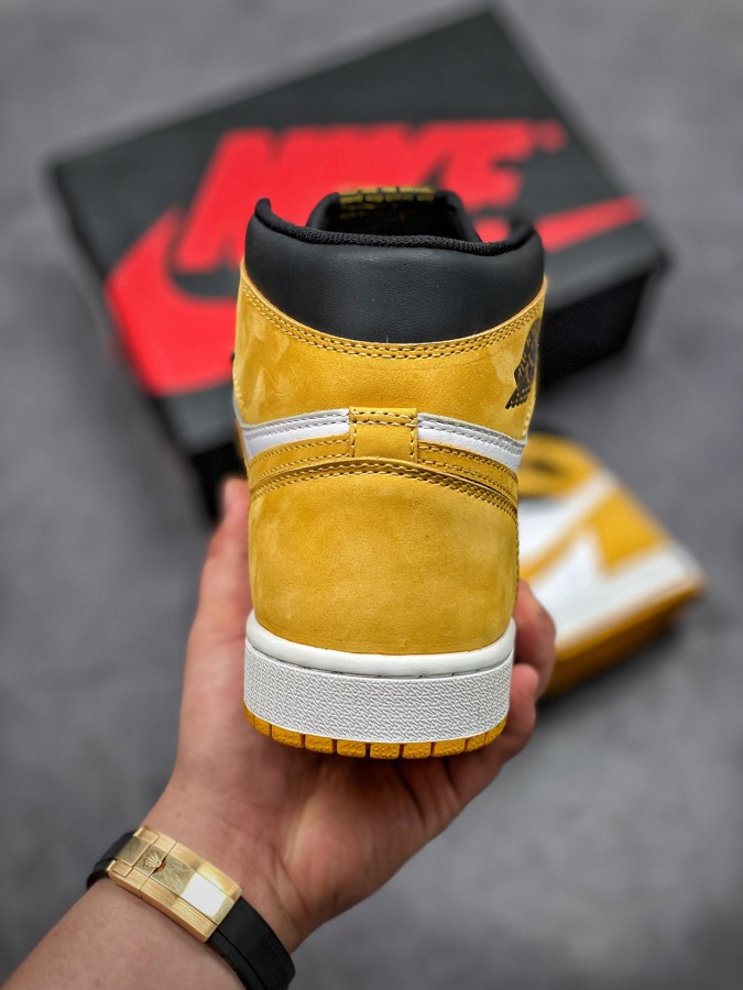 Air Jordan 1 Retro High OG 'Yellow Ochre' - SneakerCharter.com