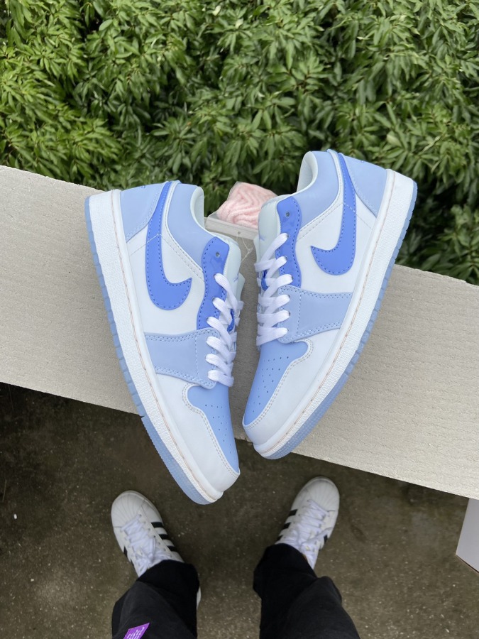 Air Jordan 1 Low SE 'Mighty Swooshers' - SneakerCharter.com