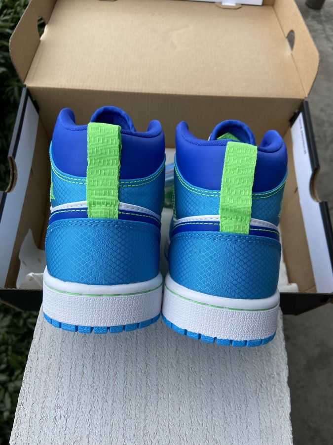 Air Jordan 1 Mid SE 'Sprite' - SneakerCharter.com