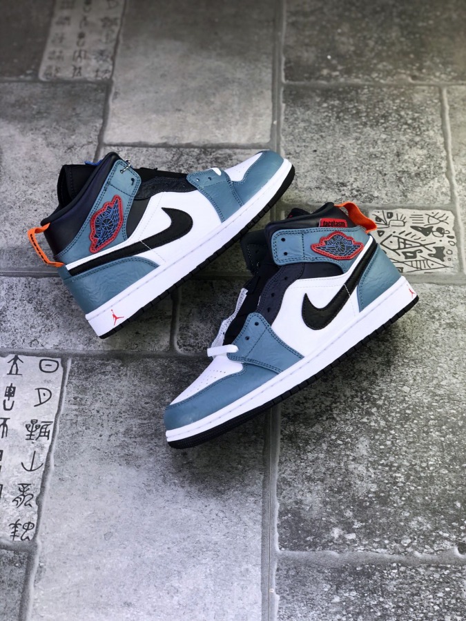 Facetasm x Air Jordan 1 Mid 'Fearless' - SneakerCharter.com