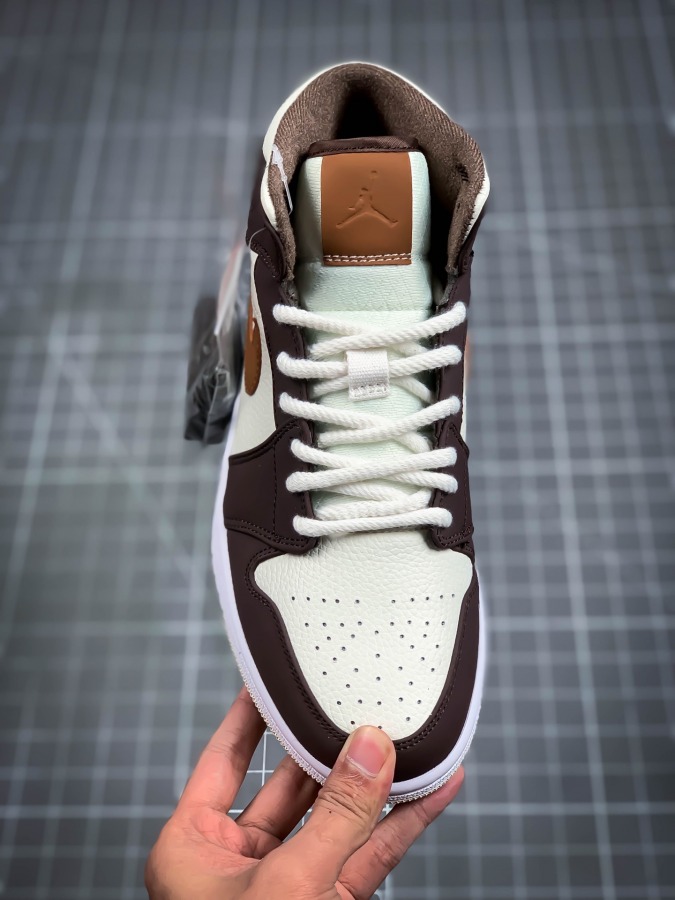 Air Jordan 1 Mid SE 'Cream Dark Chocolate' - SneakerCharter.com
