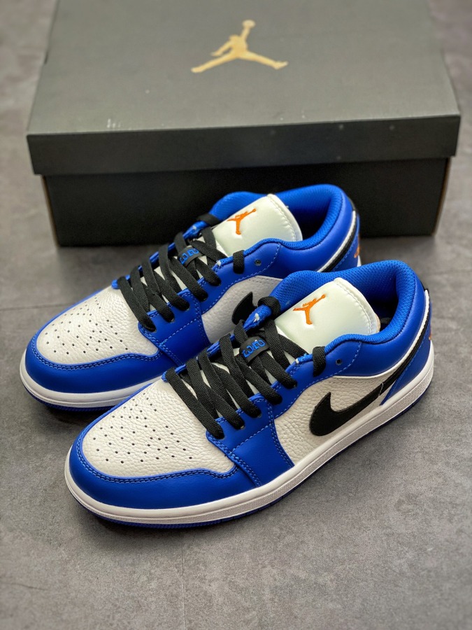 Air Jordan 1 Retro Low 'Hyper Royal' - SneakerCharter.com