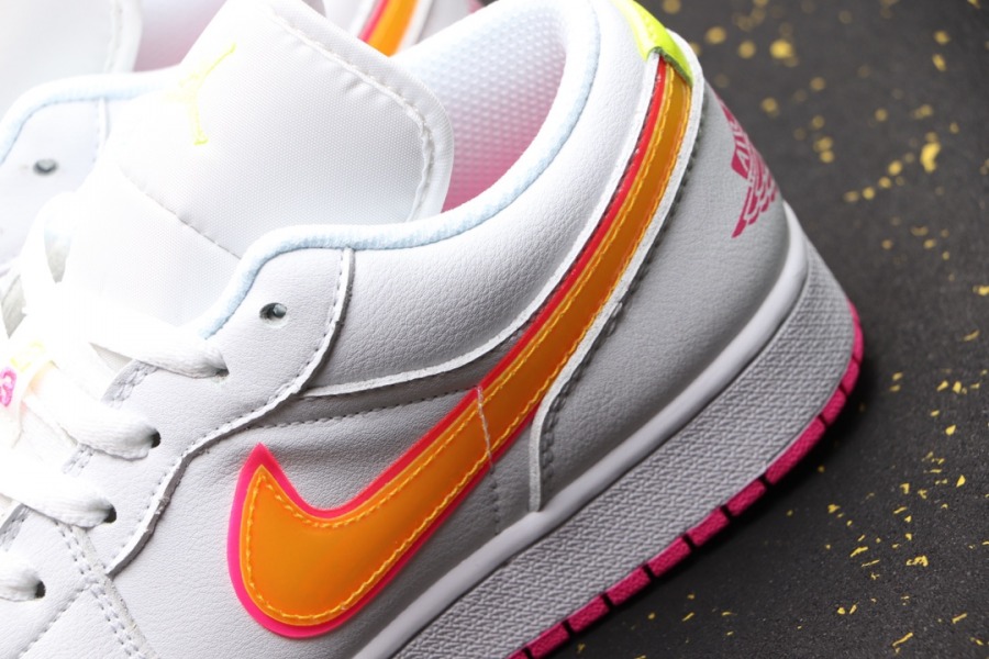 Air Jordan 1 Low 'Edge Glow' - SneakerCharter.com