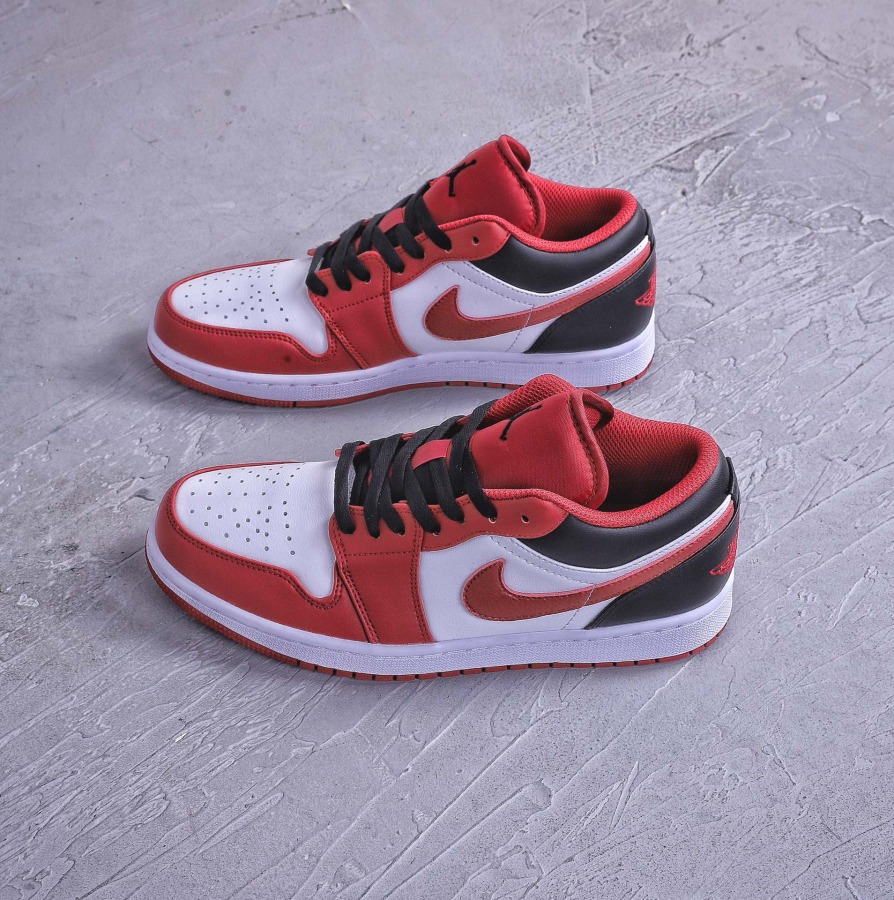Air Jordan 1 Low 'Reverse Black Toe' - SneakerCharter.com