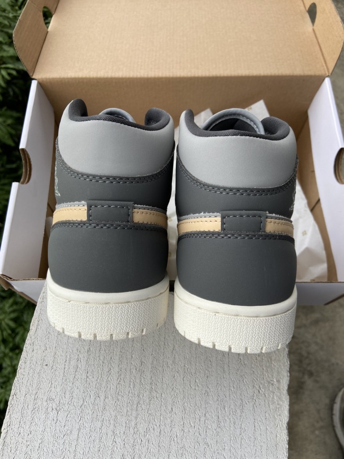 Jordan 1 Mid 'Grey Onyx' - SneakerCharter.com
