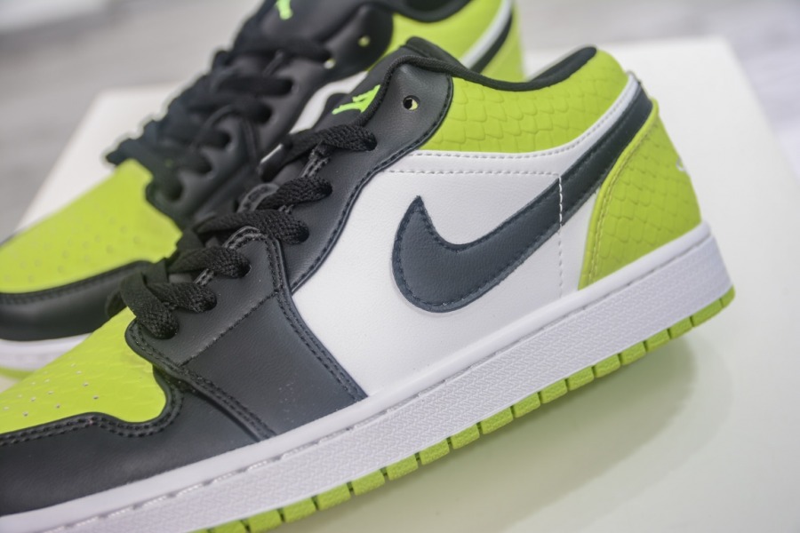 Air Jordan 1 Low SE 'Vivid Green Snakeskin' - SneakerCharter.com