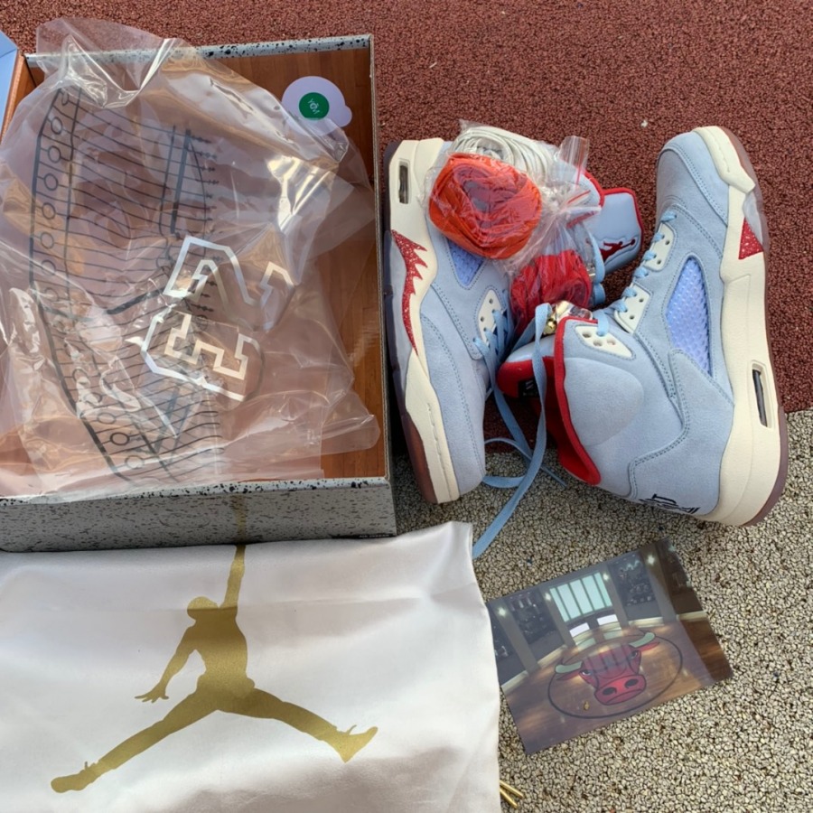 Trophy Room x Air Jordan 5 Retro 'Ice Blue' - SneakerCharter.com