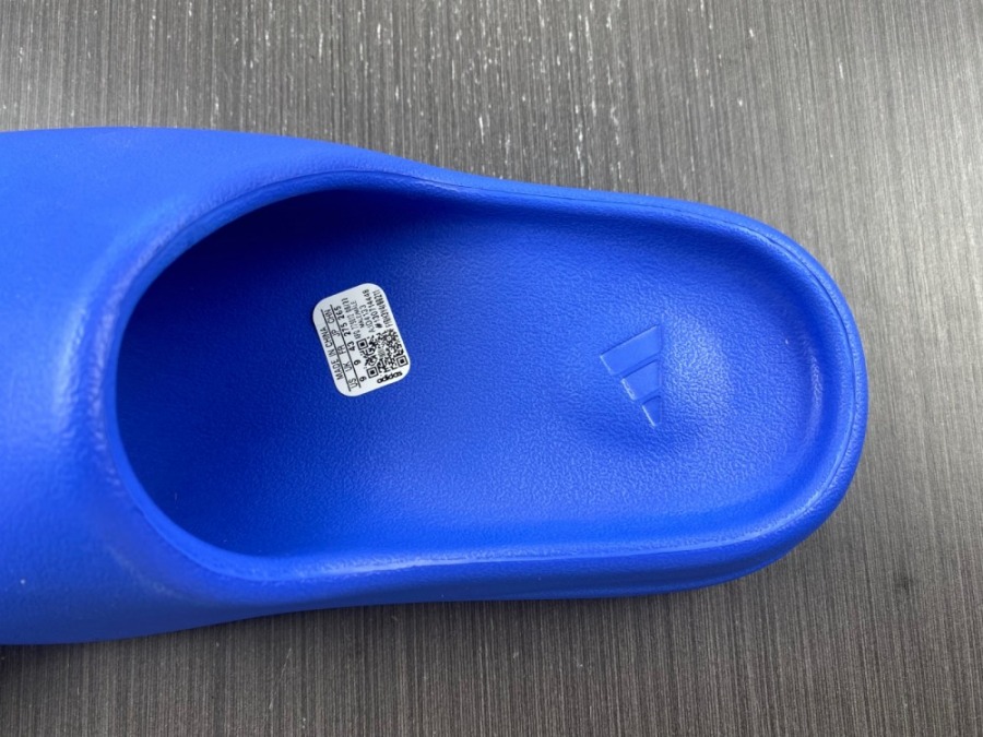 Yeezy Slides 'Azure' - SneakerCharter.com