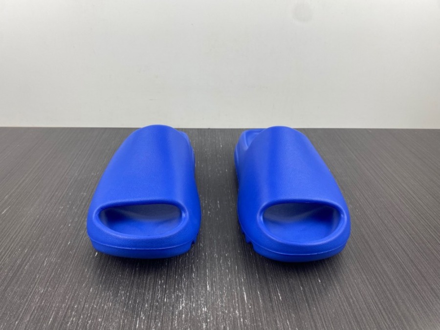 Yeezy Slides 'Azure' - SneakerCharter.com