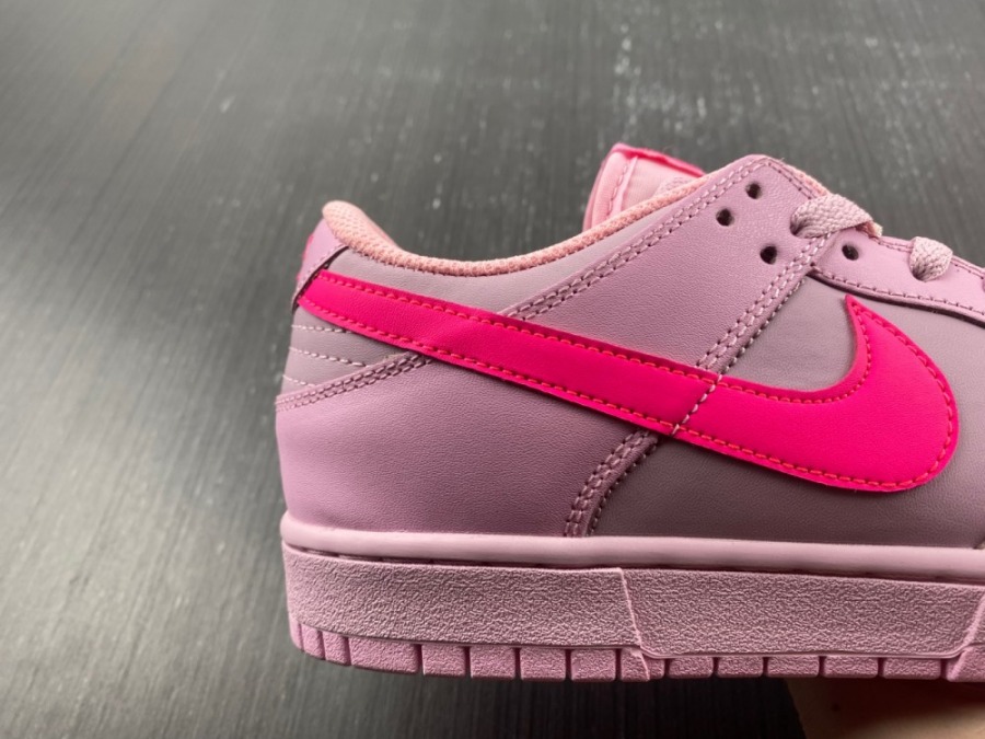 Dunk Low GS 'Triple Pink' - SneakerCharter.com