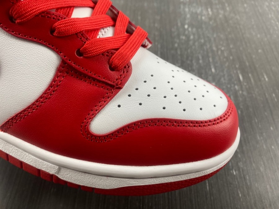 Dunk High 'Championship Red' - SneakerCharter.com