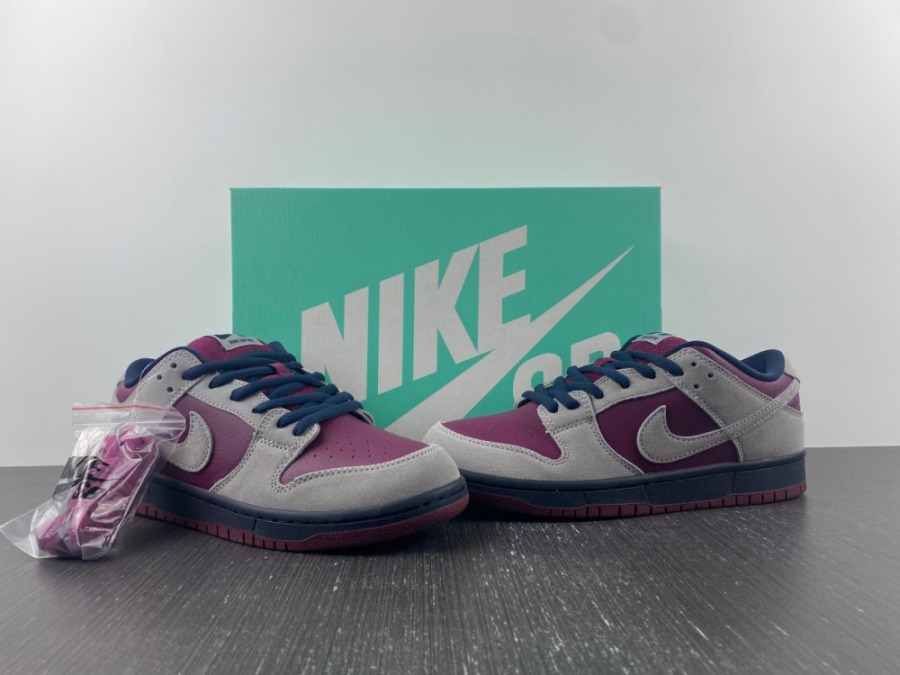 Dunk Low SB 'True Berry' - SneakerCharter.com
