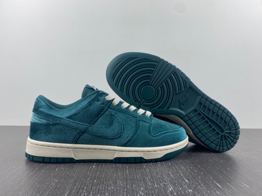 Dunk Low 'Velvet Teal' - SneakerCharter.com