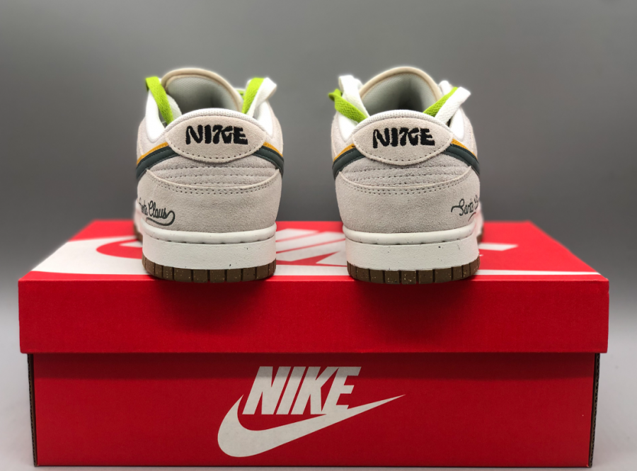 Dunk SB Low 'Santa Claus' - SneakerCharter.com