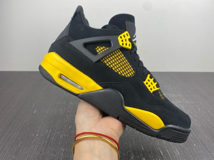 Air Jordan 4 Retro 'Thunder' 2023 - SneakerCharter.com