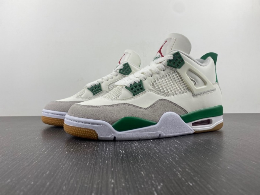 Nike SB x Air Jordan 4 Retro 'Pine Green' - SneakerCharter.com