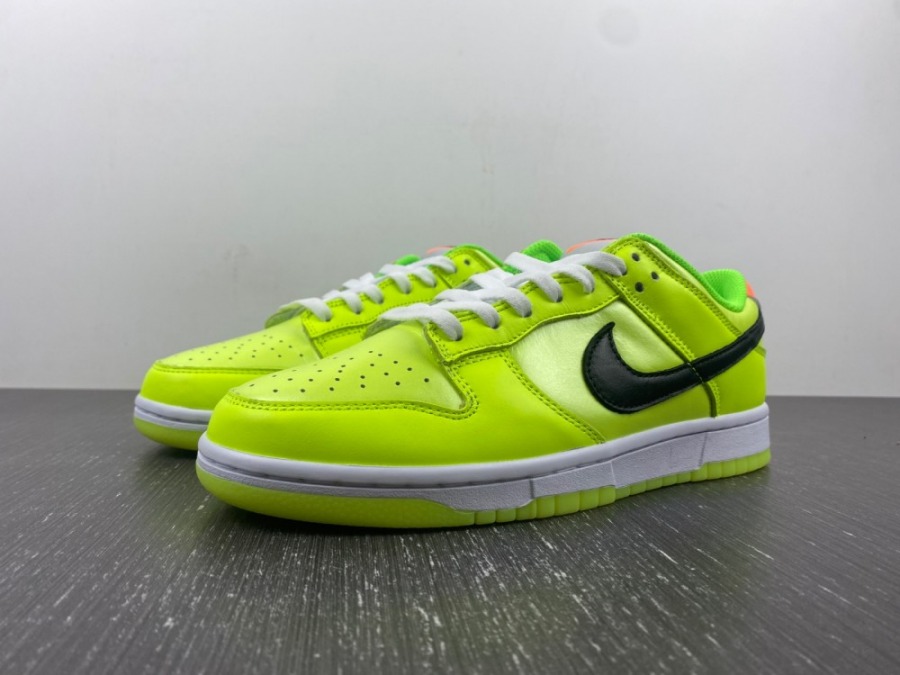 Nike Dunk Low SE 'Volt' - SneakerCharter.com