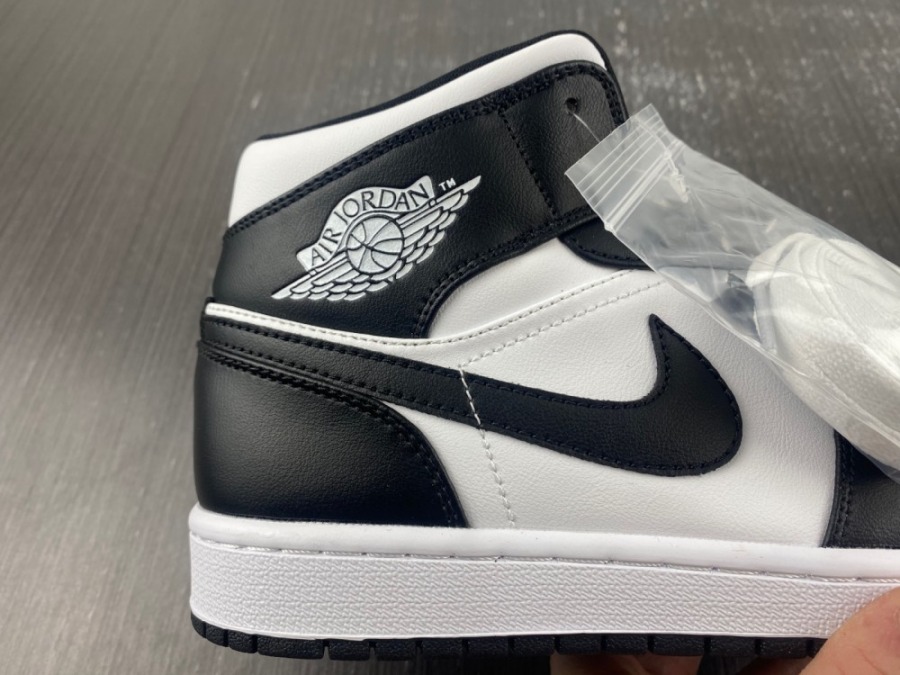 Air Jordan 1 Mid 'Panda' - SneakerCharter.com