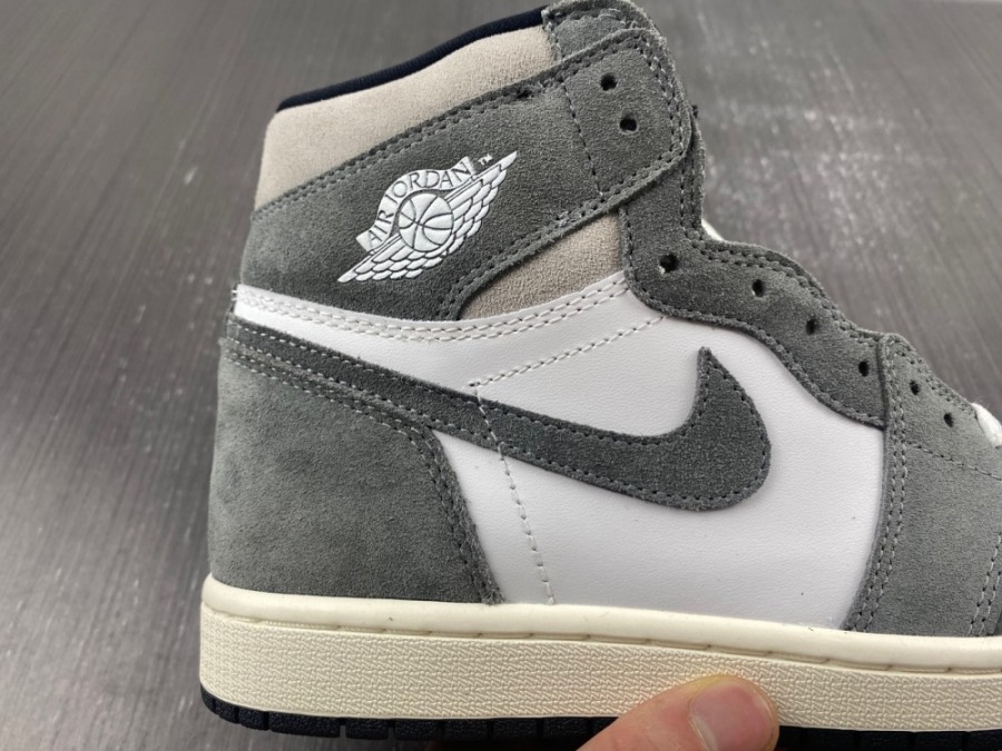 Air Jordan 1 Retro High OG 'Washed Black' - SneakerCharter.com