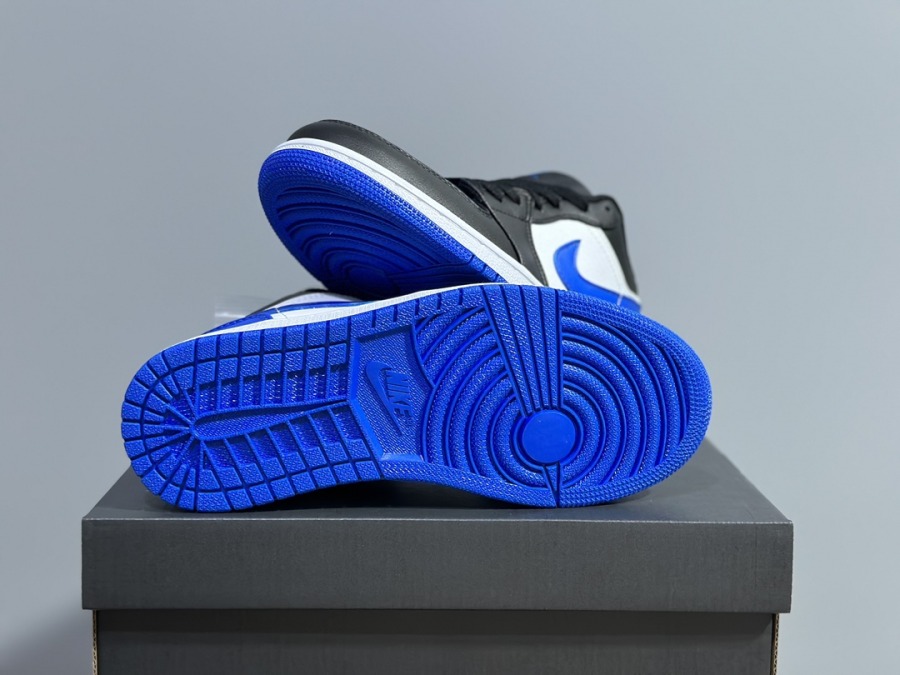 Air Jordan 1 Low 'Alternate Royal Toe' - SneakerCharter.com
