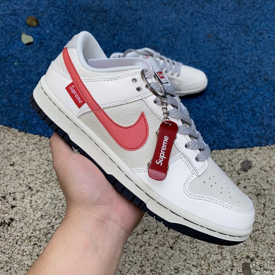 Nike Dunk Low x Supreme - SneakerCharter.com