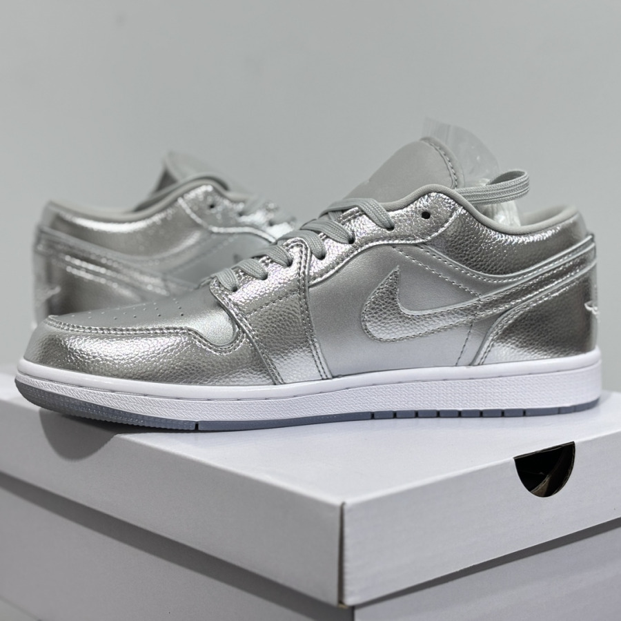 Air Jordan 1 Low SE 'Metallic Silver' - SneakerCharter.com
