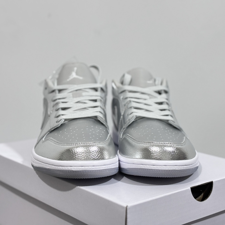 Air Jordan 1 Low SE 'Metallic Silver' - SneakerCharter.com