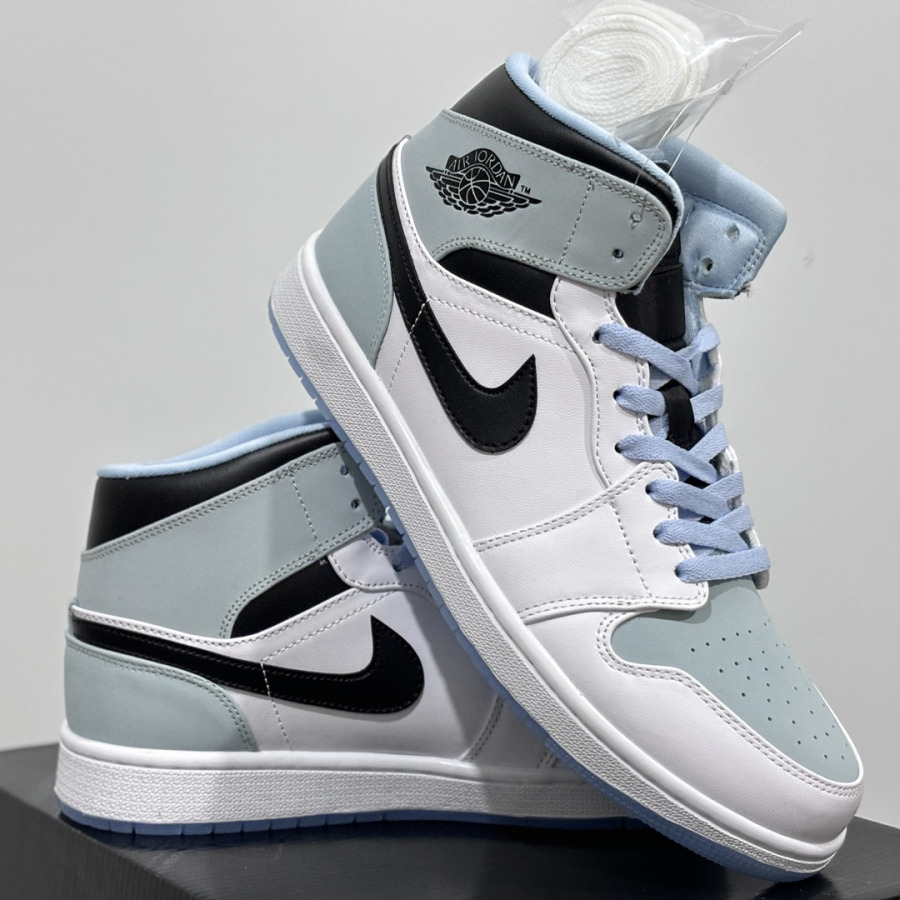 Air Jordan 1 Mid SE 'White Ice Blue' - SneakerCharter.com