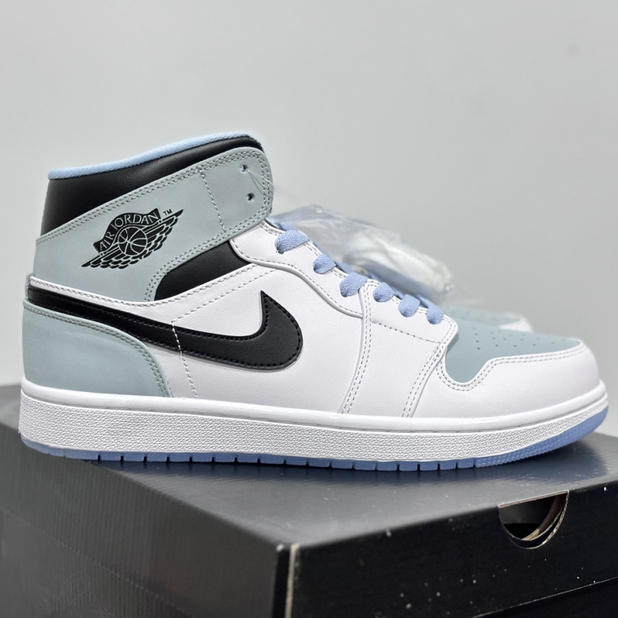 Air Jordan 1 Mid SE 'White Ice Blue' - SneakerCharter.com