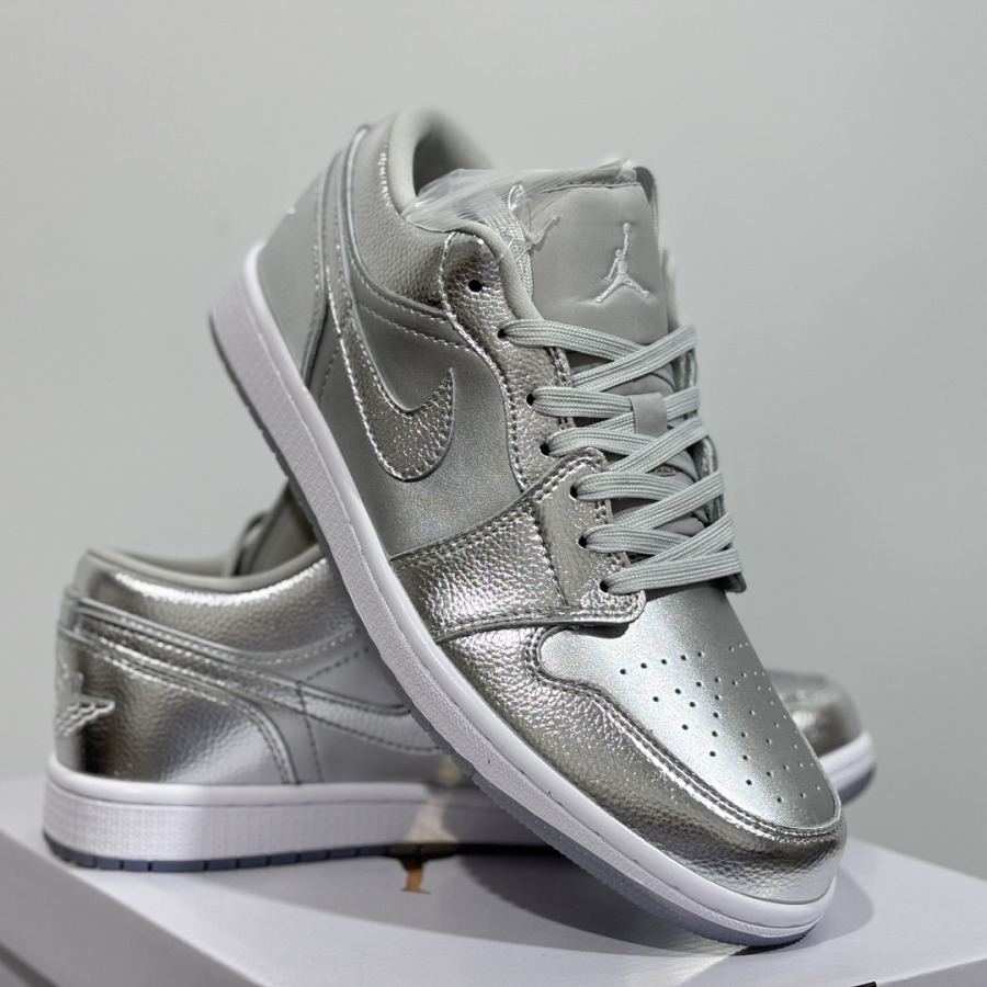 Air Jordan 1 Low SE 'Metallic Silver' - SneakerCharter.com