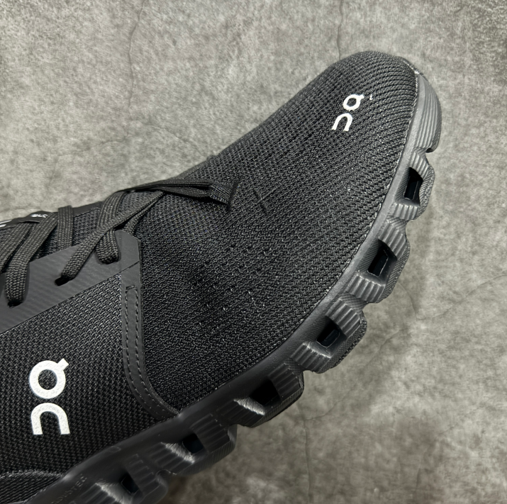 On Running Cloud X 4 'Black Eclipse' - SneakerCharter.com